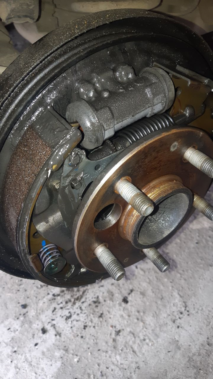 Подшипники и сальники задних полуосей — Toyota Rush (1G), 1,5 л, 2009 ...