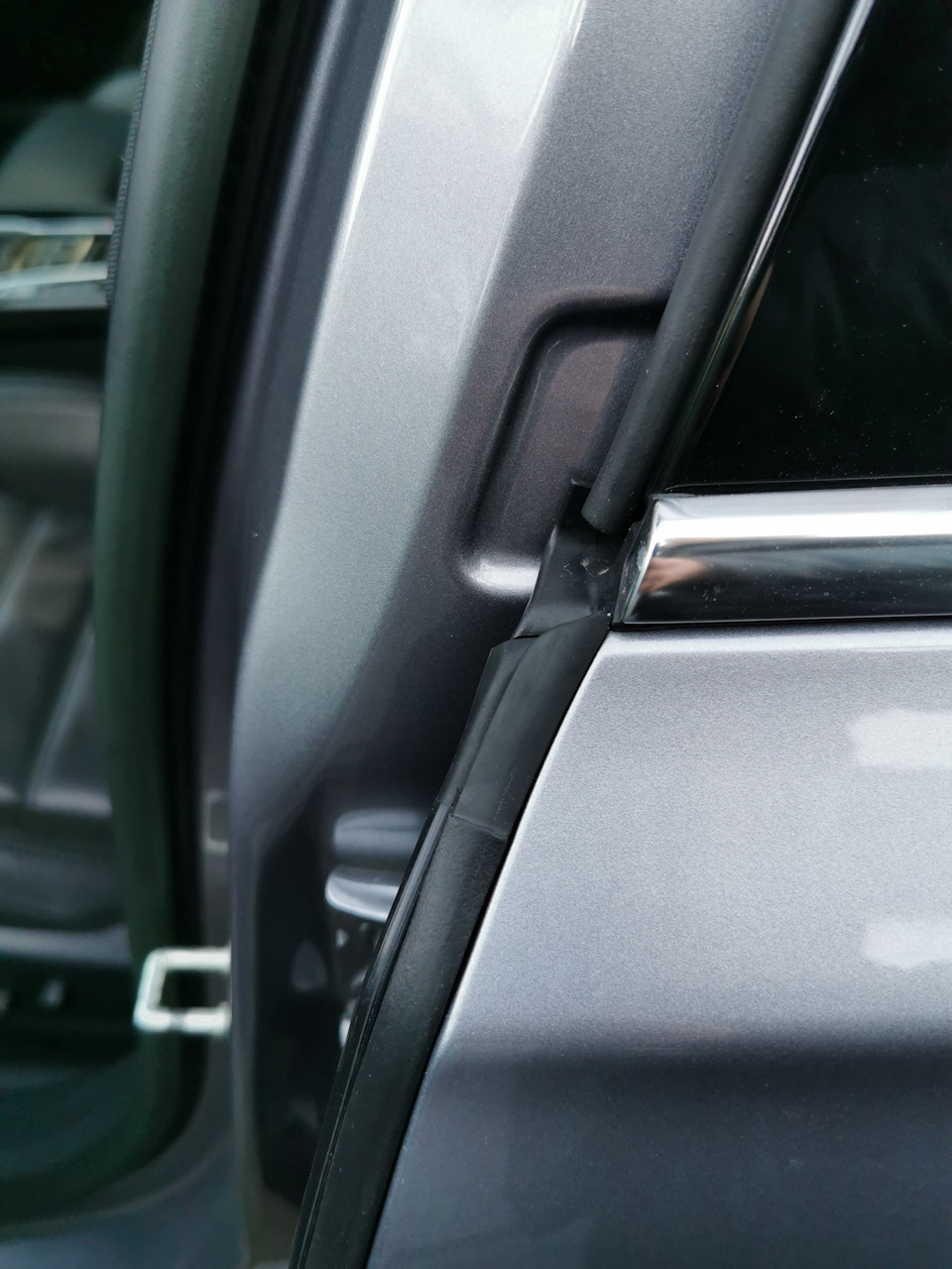 Уплотнитель задней двери (междвернный) — Peugeot 508 SW (1G), 2 л, 2015 ...