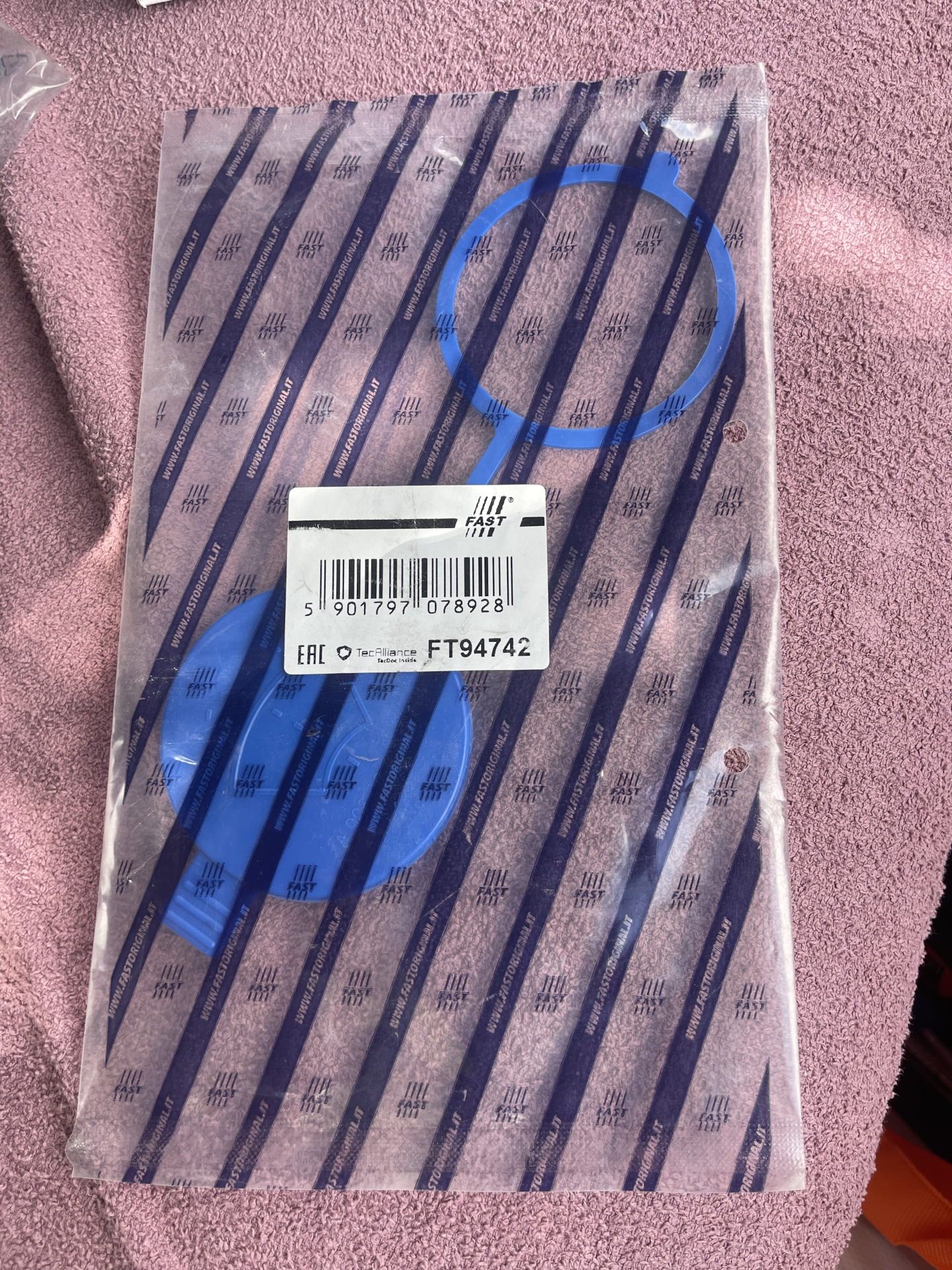 Крышка бочка омывателя — Mercedes-Benz Sprinter (2G), 2,2 л., 2013 года | запчасти | DRIVE2