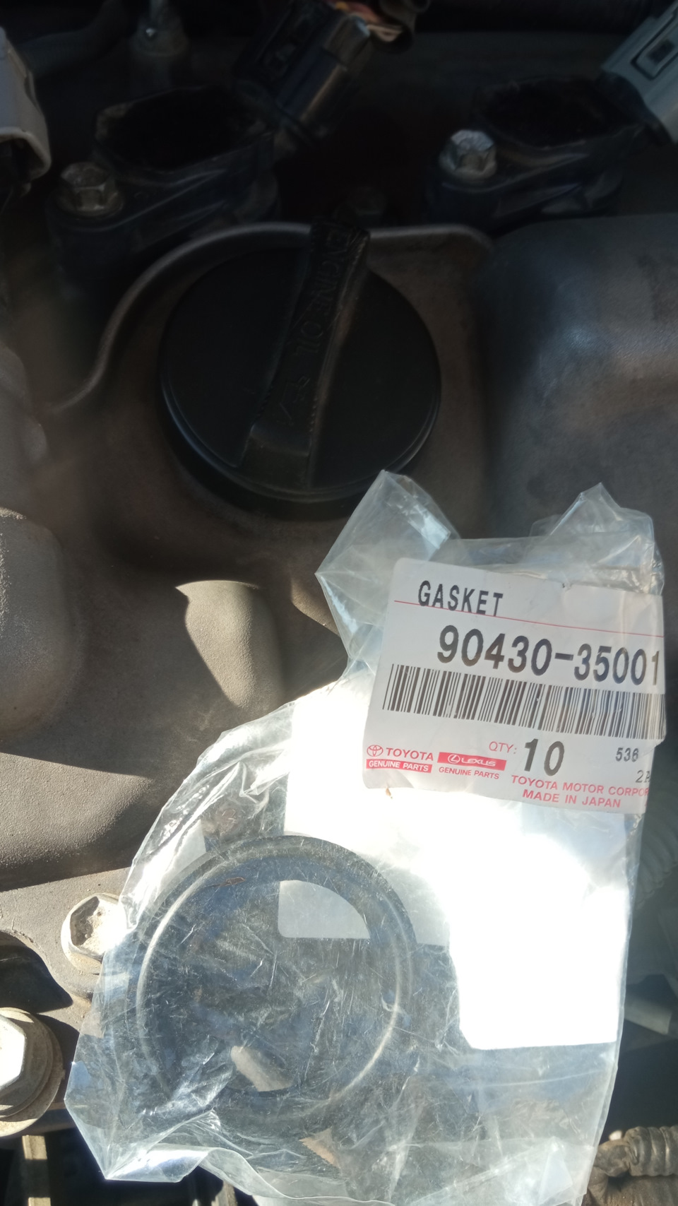 9043035001 Крышка маслозаливной горловины TOYOTA LEXUS | Запчасти на DRIVE2