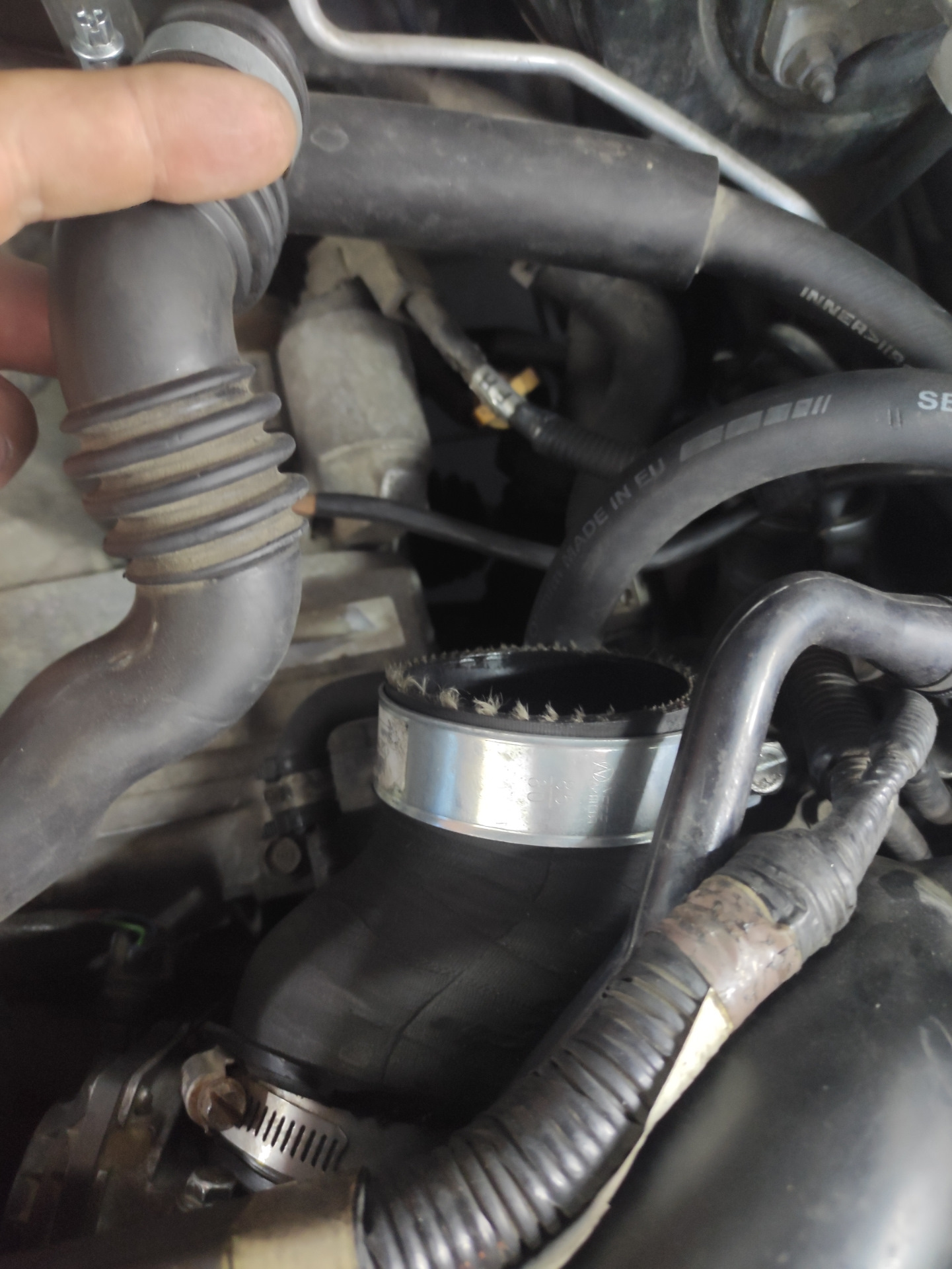 Замена патрубка дроссельной заслонки — Subaru Forester (SH), 2,5 л ...