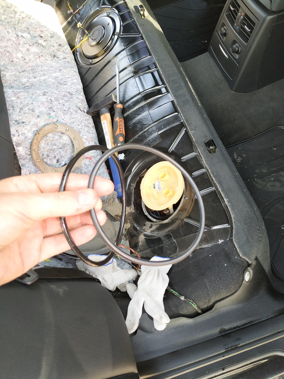 16116763860 Резиновый уплотнитель BMW | Запчасти на DRIVE2