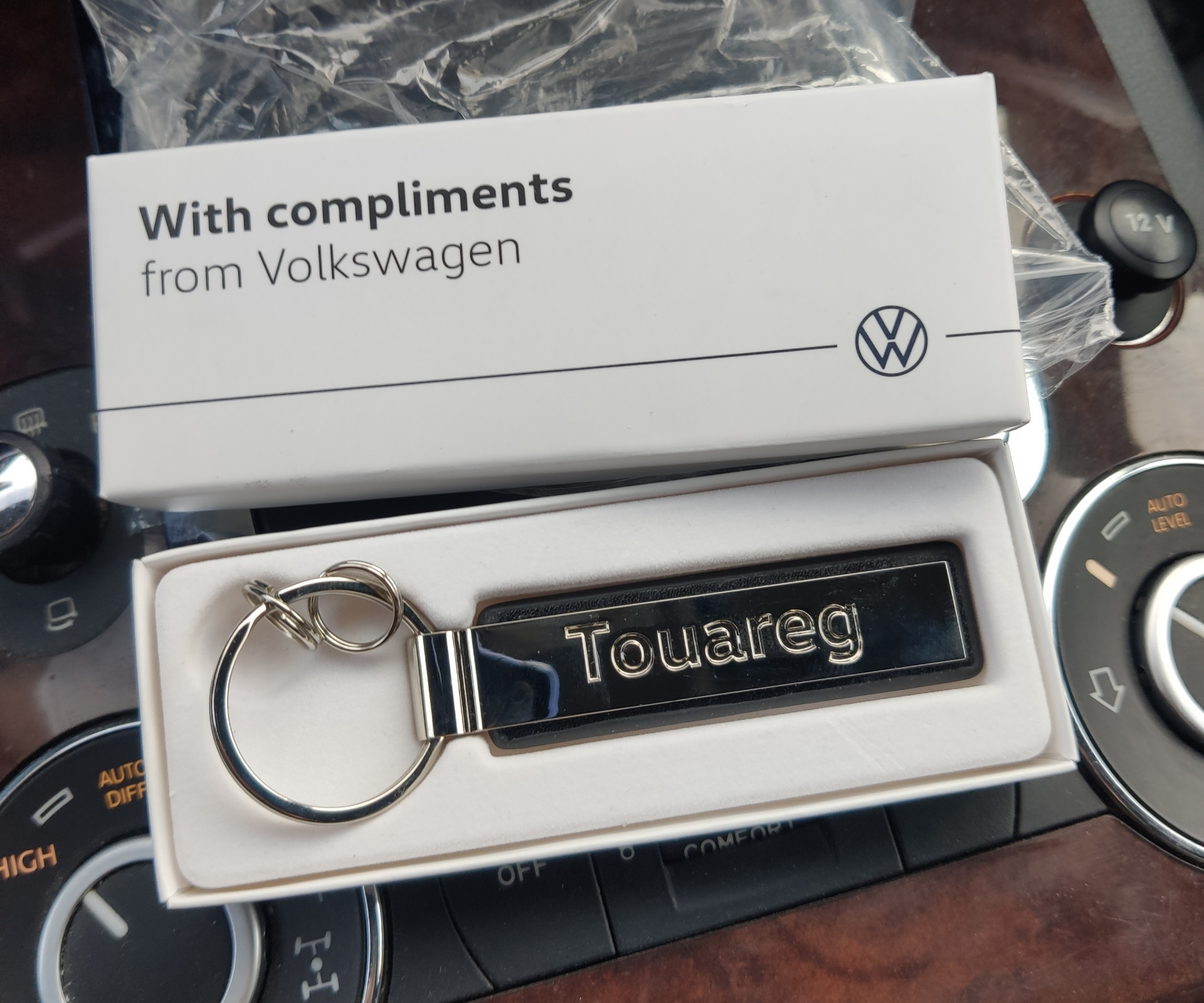 046 • Брелок, колпачек дворников — Volkswagen Touareg (1G), 3,2 л, 2005 ...