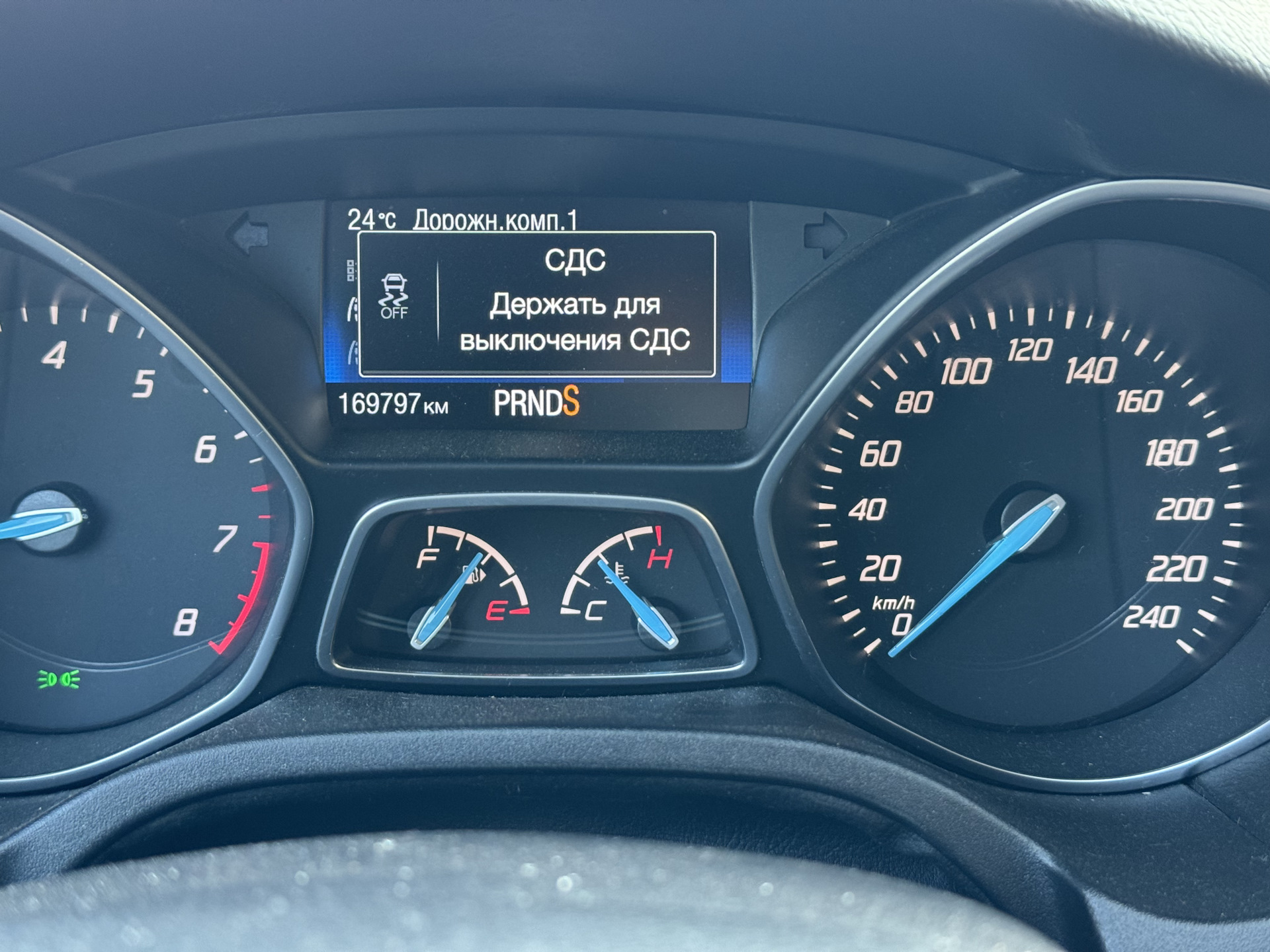 37. Установка кнопки ESC Off — Ford Focus Hatchback III, 2 л, 2012 года ...