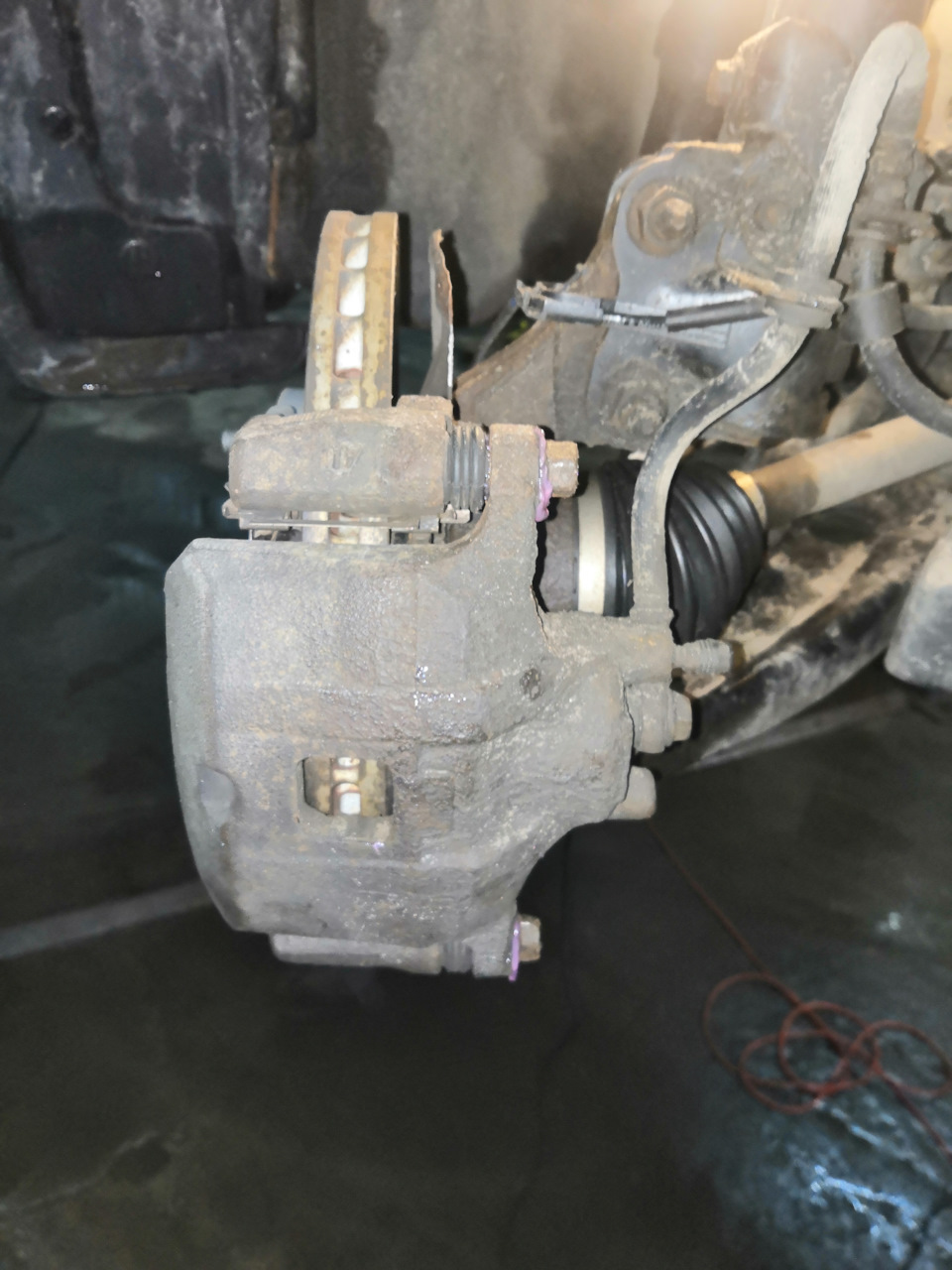 Замена рулевых наконечников — Mitsubishi Outlander (3G), 2,4 л, 2012 ...