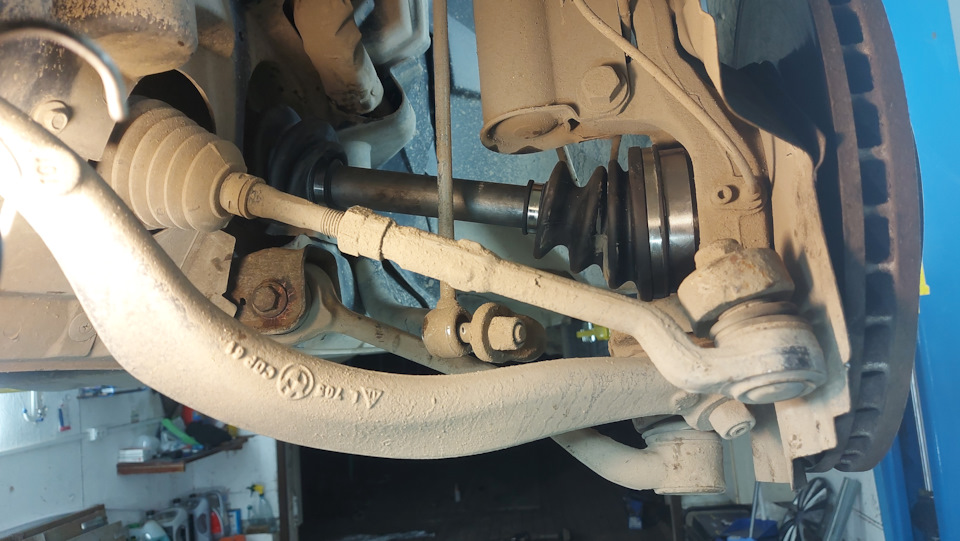 31. Передние привода, передний правый нижний рычаг — BMW X5 (E53), 3 л ...