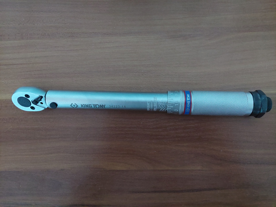 Замена свечей накала и колпачков свечей накала — Audi A6 Avant (C4), 2 ...