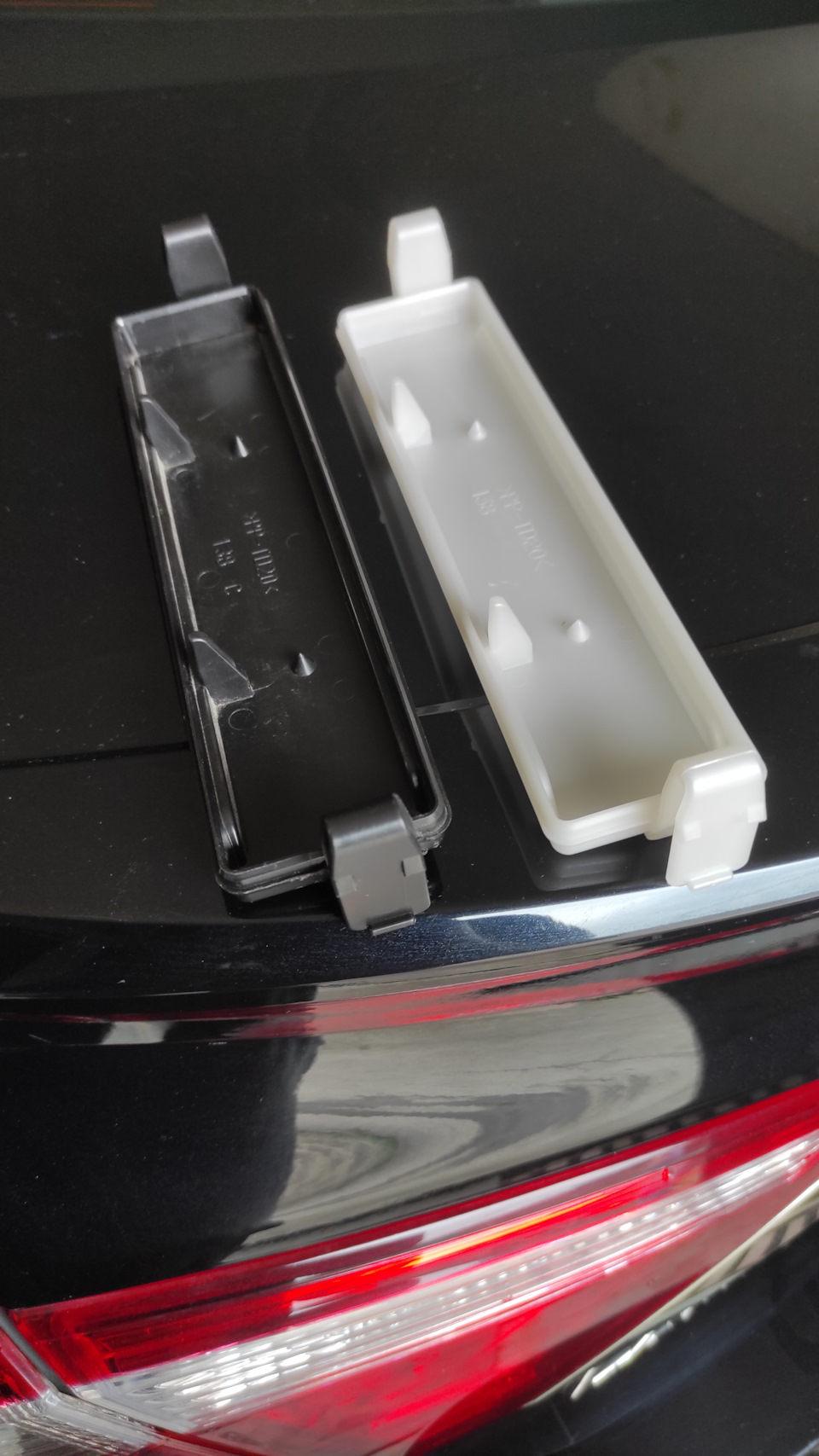 Крышка салонного фильтра на американку — Toyota Camry (XV50), 2,5 л ...