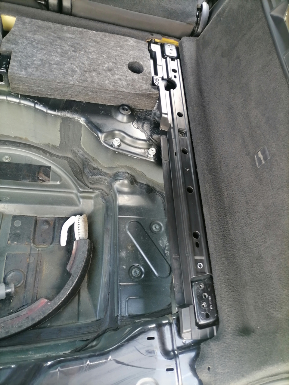 Система фиксации груза — Volkswagen Touareg (2G), 3 л, 2012 года ...