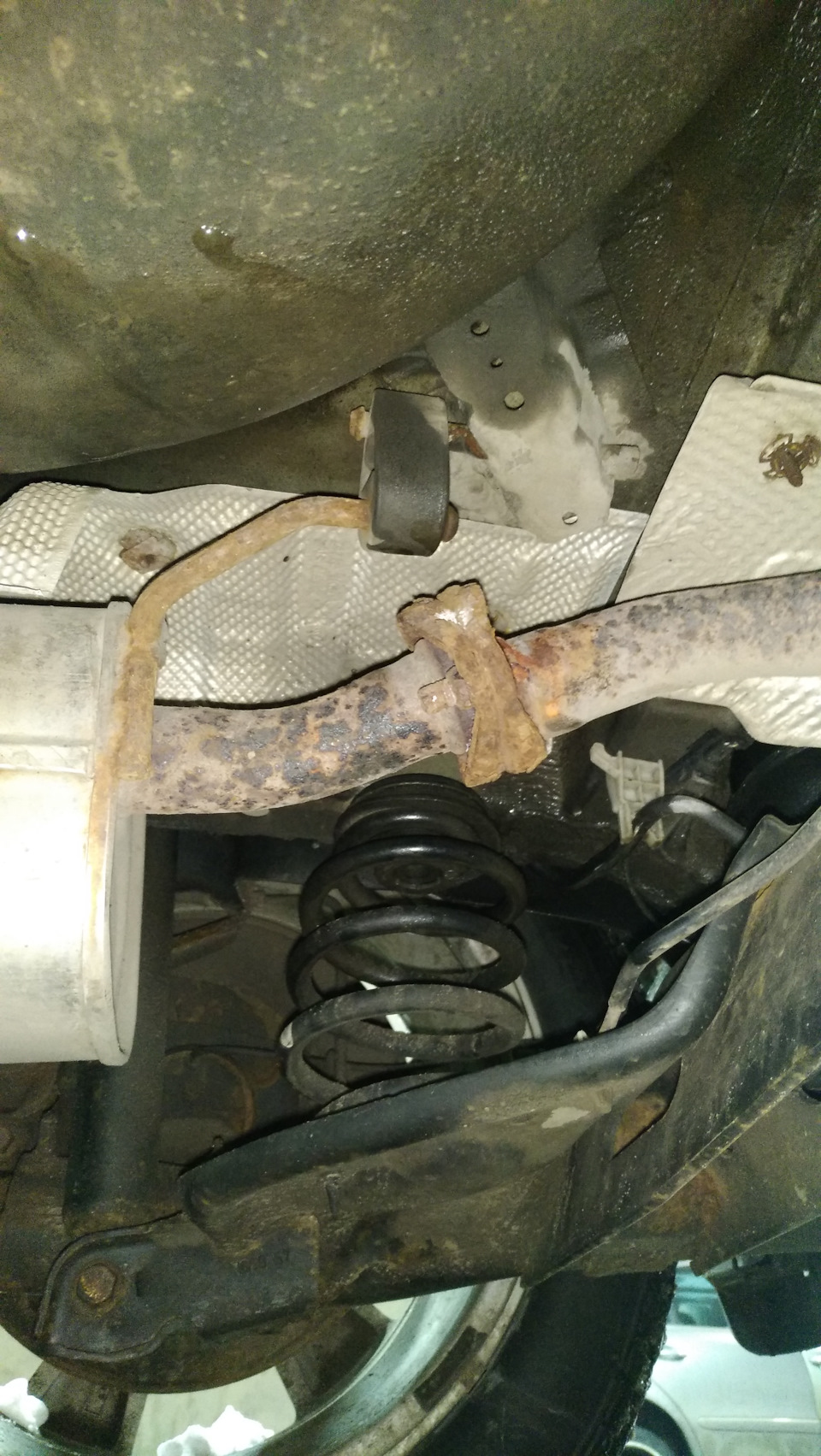 Про глушитель ======[___]==0 ))))) — Nissan Juke (1G), 1,6 л, 2012 года ...