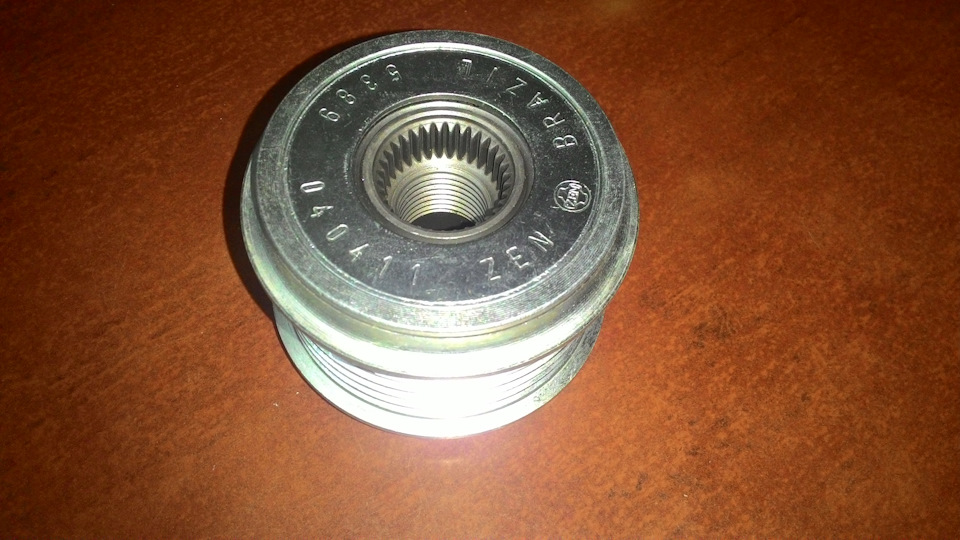 Шкив генератора( обгонная муфта ) — Renault Megane I, 1,9 л, 2002 года ...