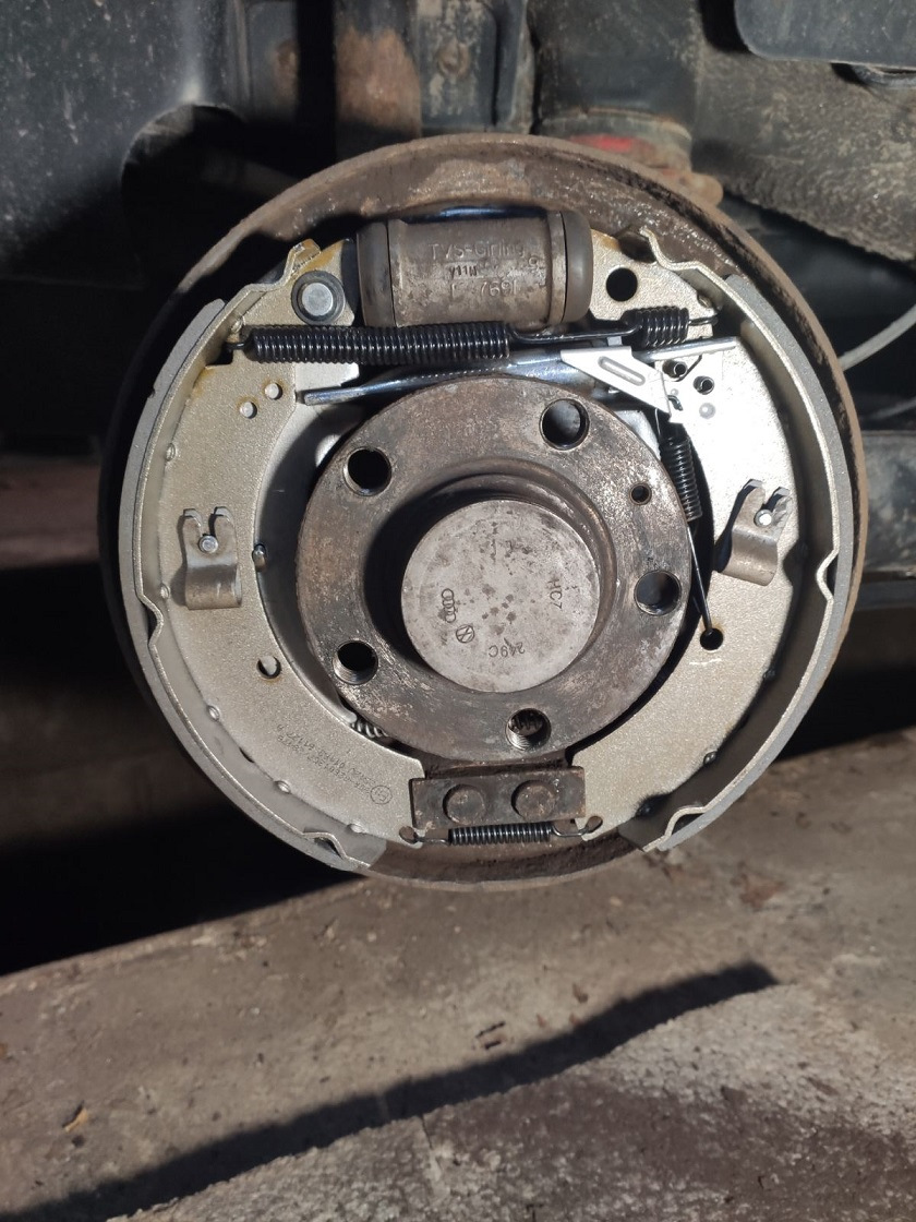 Задние тормоза восстали из мертвых — Volkswagen Polo Sedan, 1,6 л, 2011 ...