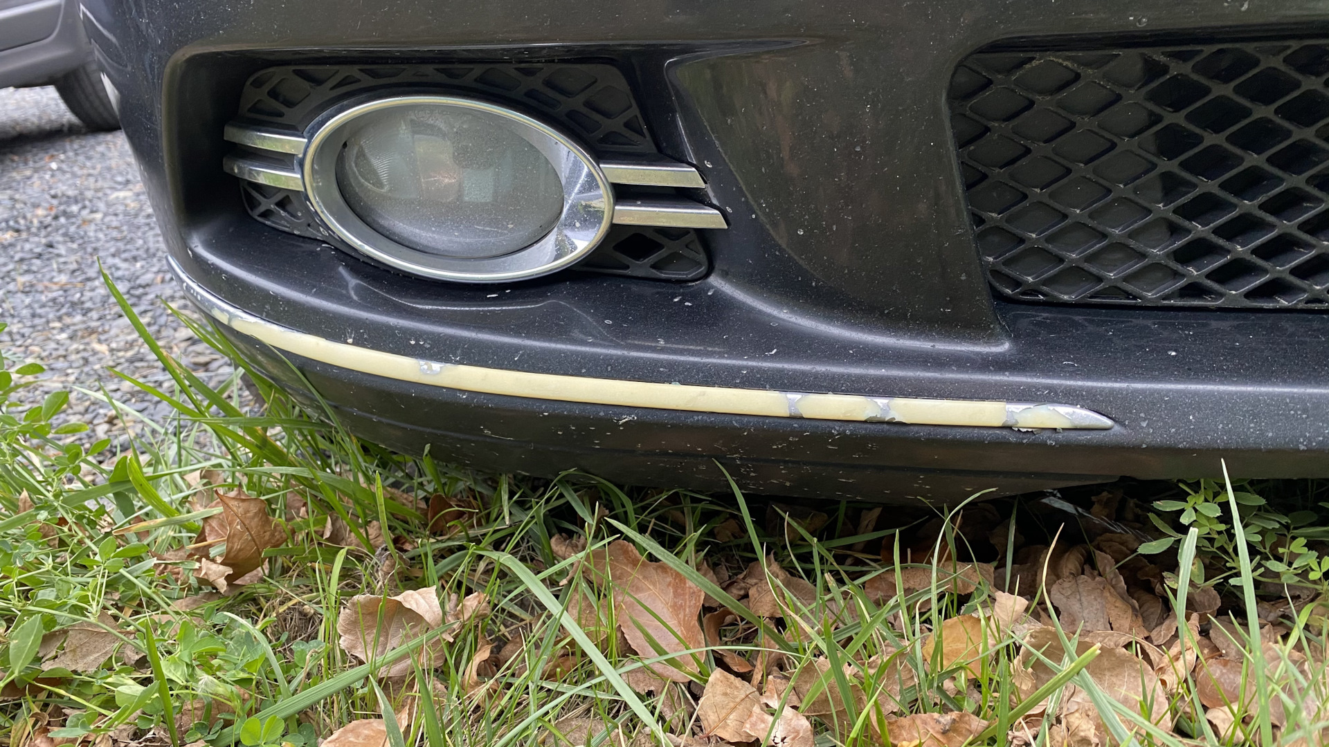 Замена молдингов на бампере — Mercedes-Benz C-Class (W204), 1,8 л, 2008 ...