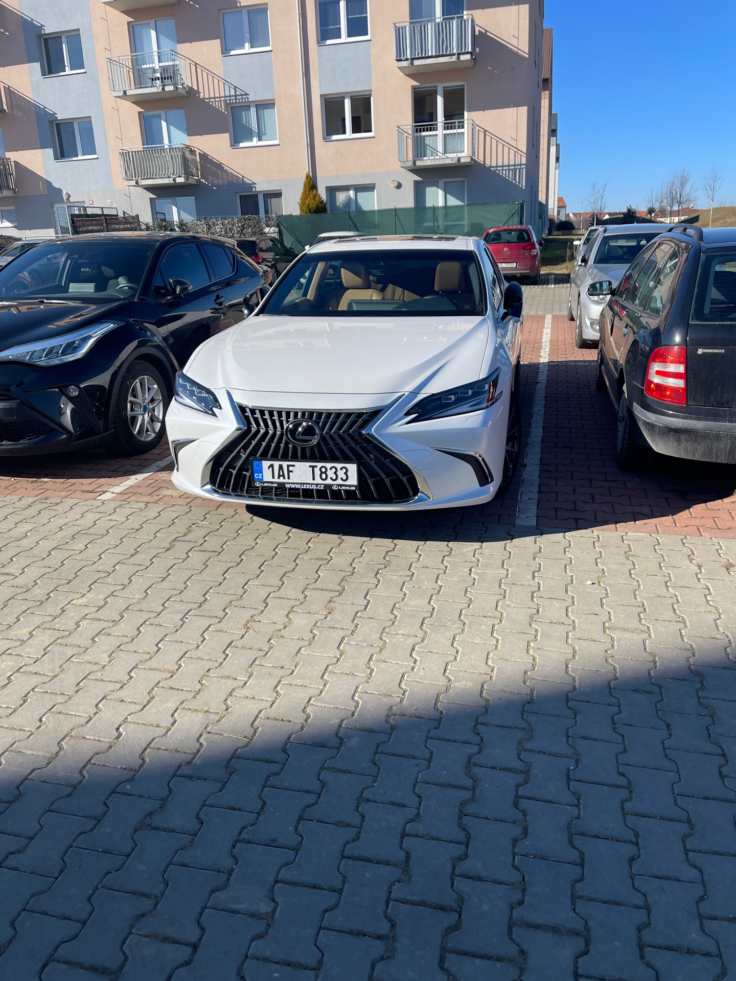 Тест-драйв Prestige Top: 1500 км на ES 300h — Lexus ES 300h (XZ10), 2,5 л, 2025 года | тест ...