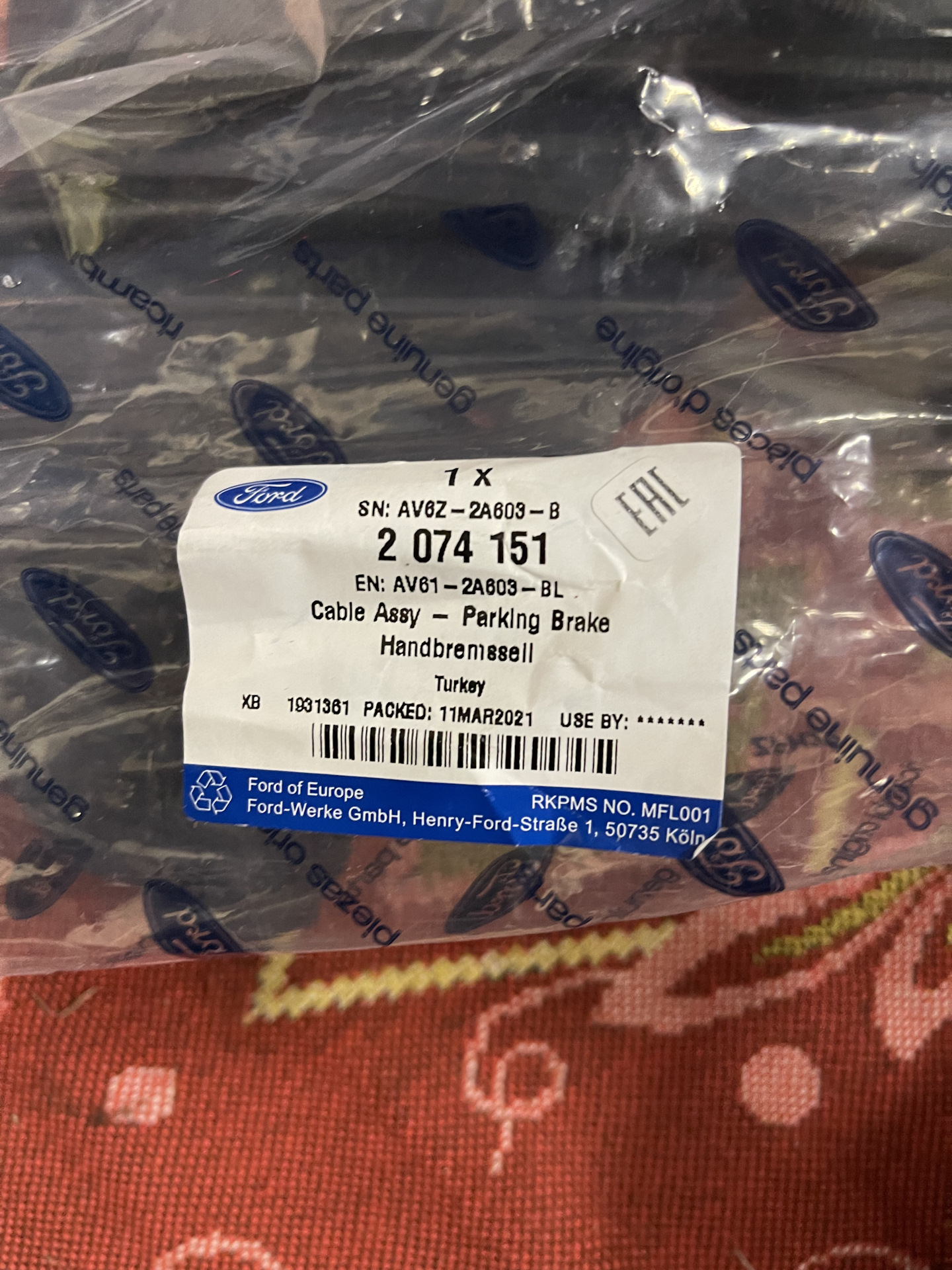 Замена тросов стояночного тормоза и задних колодок — Ford Focus Wagon ...