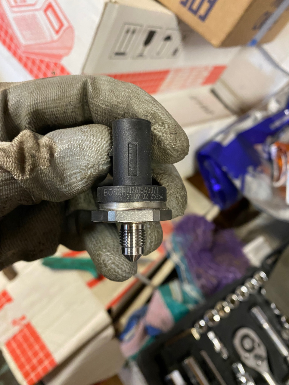 Замена датчика давления в топливной рейке N55 — BMW X5 (E70), 3 л, 2010 ...