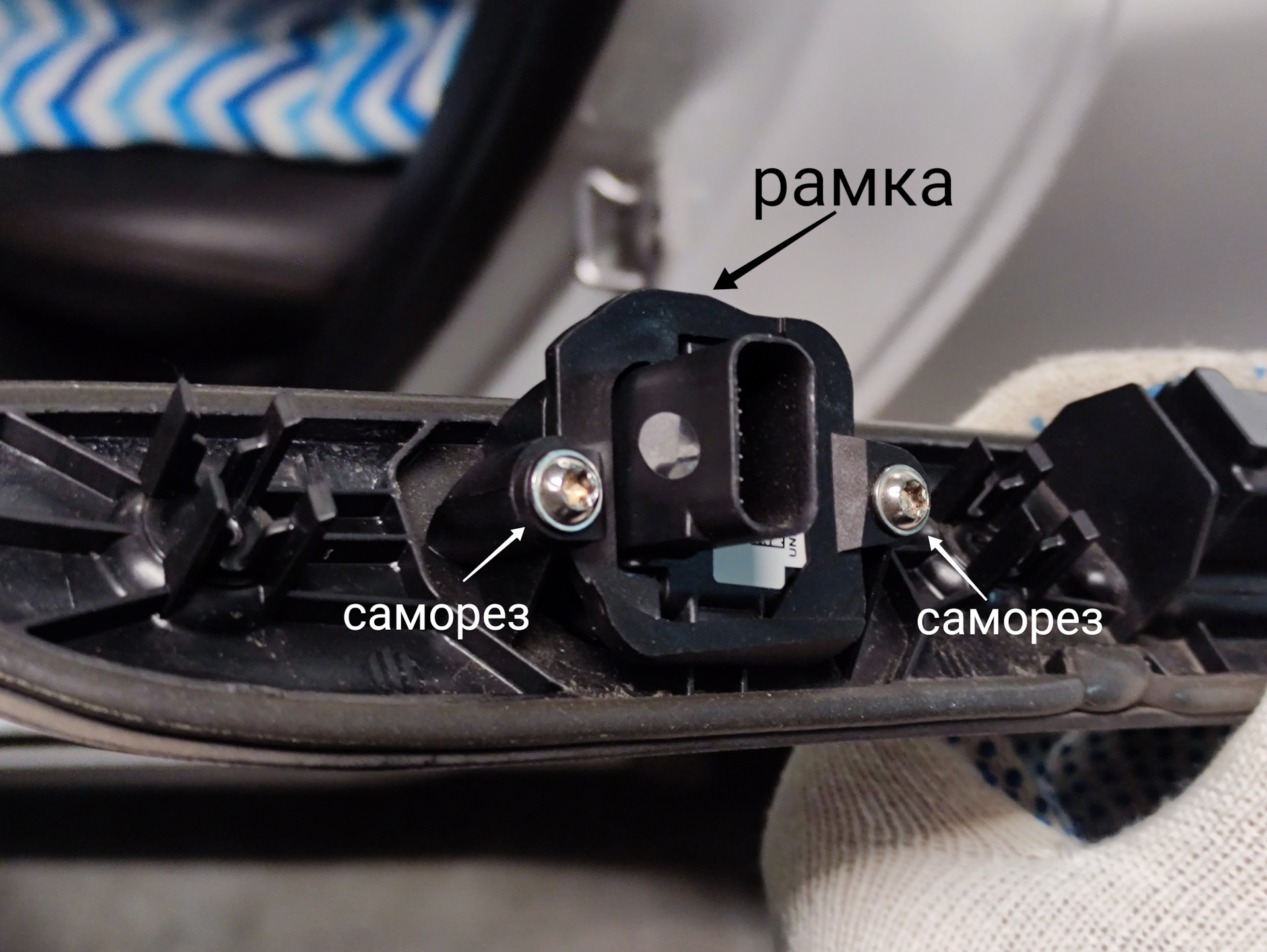 Установка камеры заднего вида — Volvo S60 Cross Country, 2 л, 2016 года ...