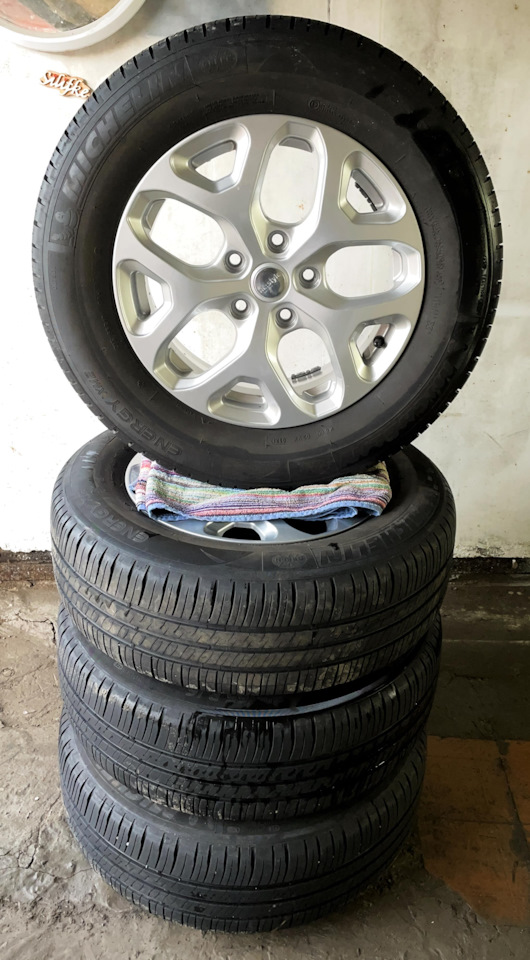 Шины летние Michelin 215/65 R16, литые диски 6Jx16 5x114,3 на Renault ...