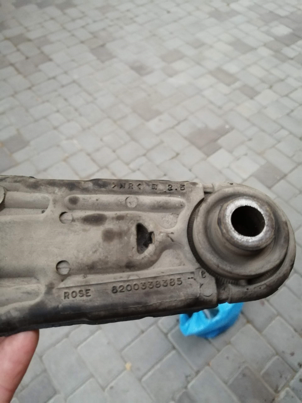 8200338385 Опора двигателя/кпп RENAULT | Запчасти на DRIVE2