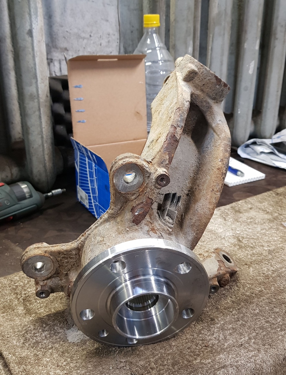 Замена передней ступицы колеса (SKF VKBA 6531) — Volvo XC70 III, 2,4 л ...