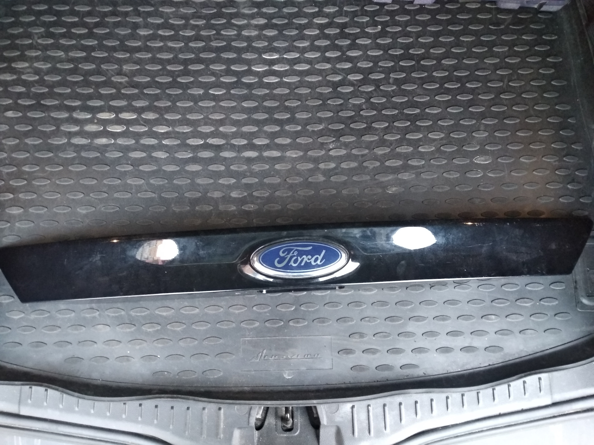 Накладка багажника фокус 3 — Ford Focus III Wagon, 1,5 л, 2016 года ...