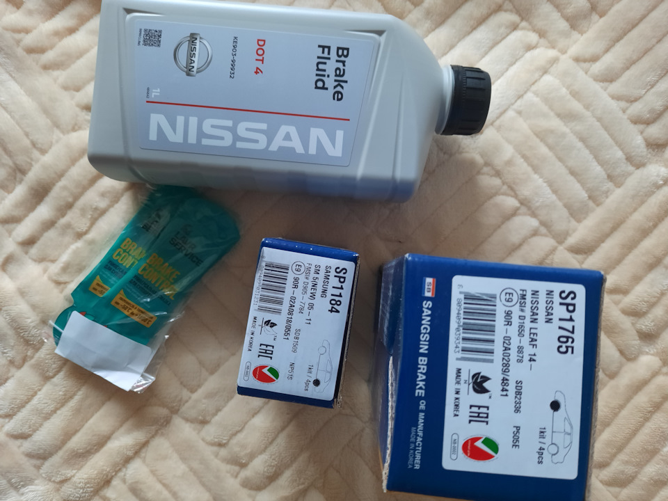 Замена колодок и тормозной жидкости — Nissan Teana (L33), 2,5 л, 2015 ...