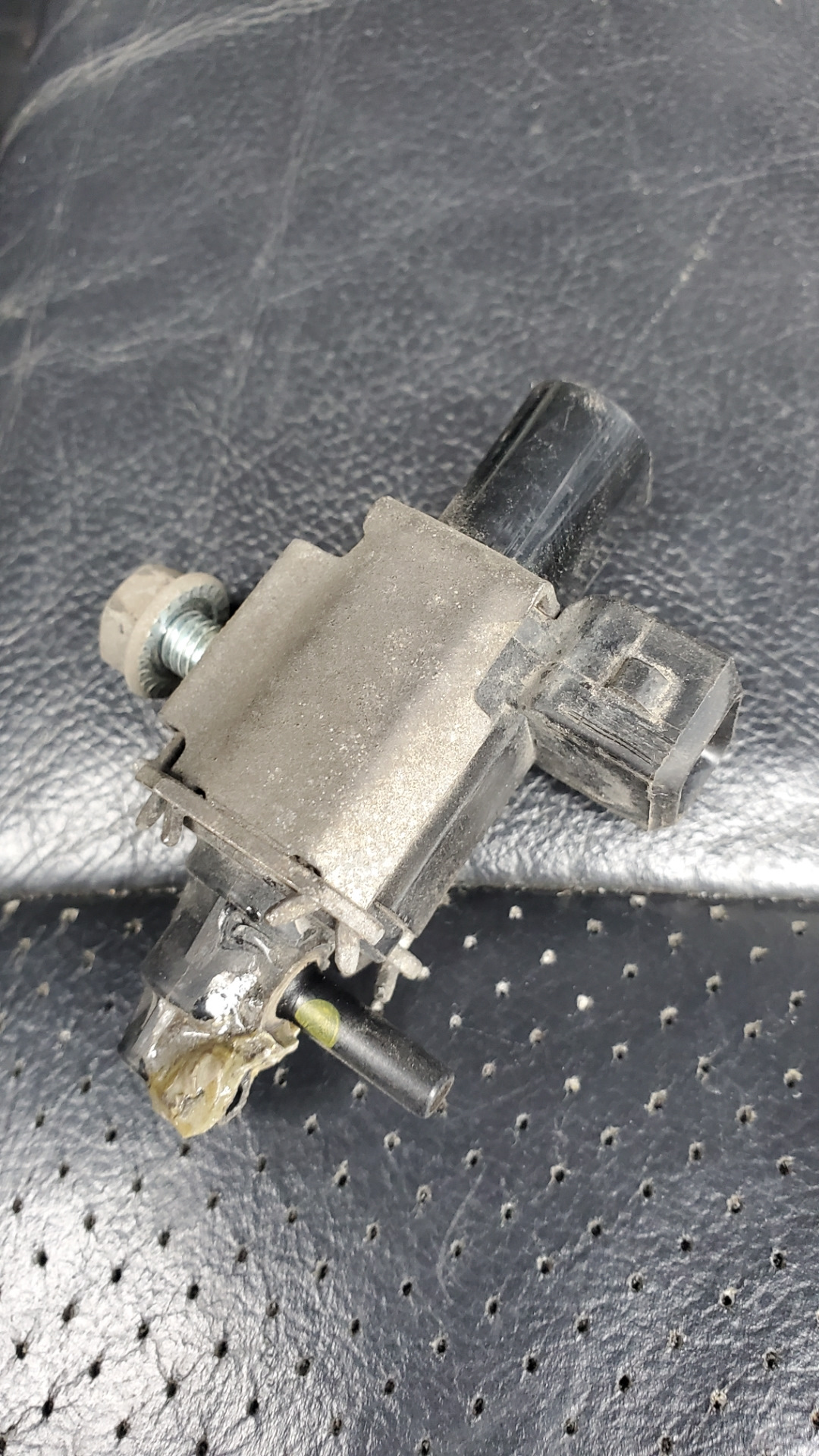 Электромагнитный клапан на впускном коллекторе MR160676 — Mitsubishi ...