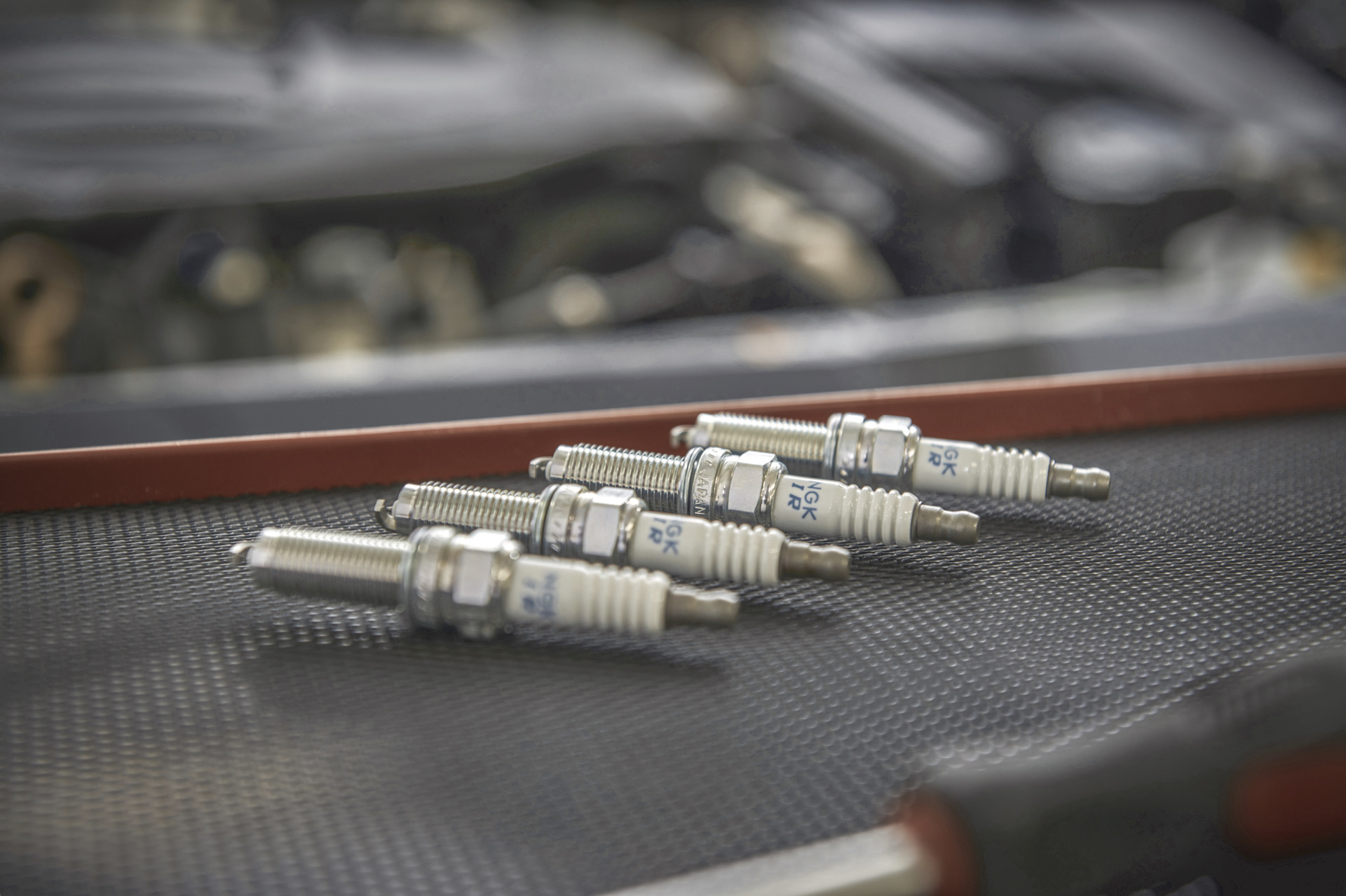 ВЫ СПРАШИВАЛИ GOOGLE, ОТВЕЧАЕТ NGK SPARK PLUG! ЧАСТЬ 2: СВЕЧИ ЗАЖИГАНИЯ ...