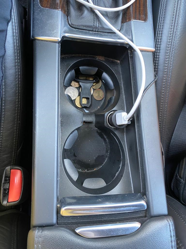 8. Резиновая прокладка подстаканников — Volvo XC60 (1G), 2,4 л, 2013 ...