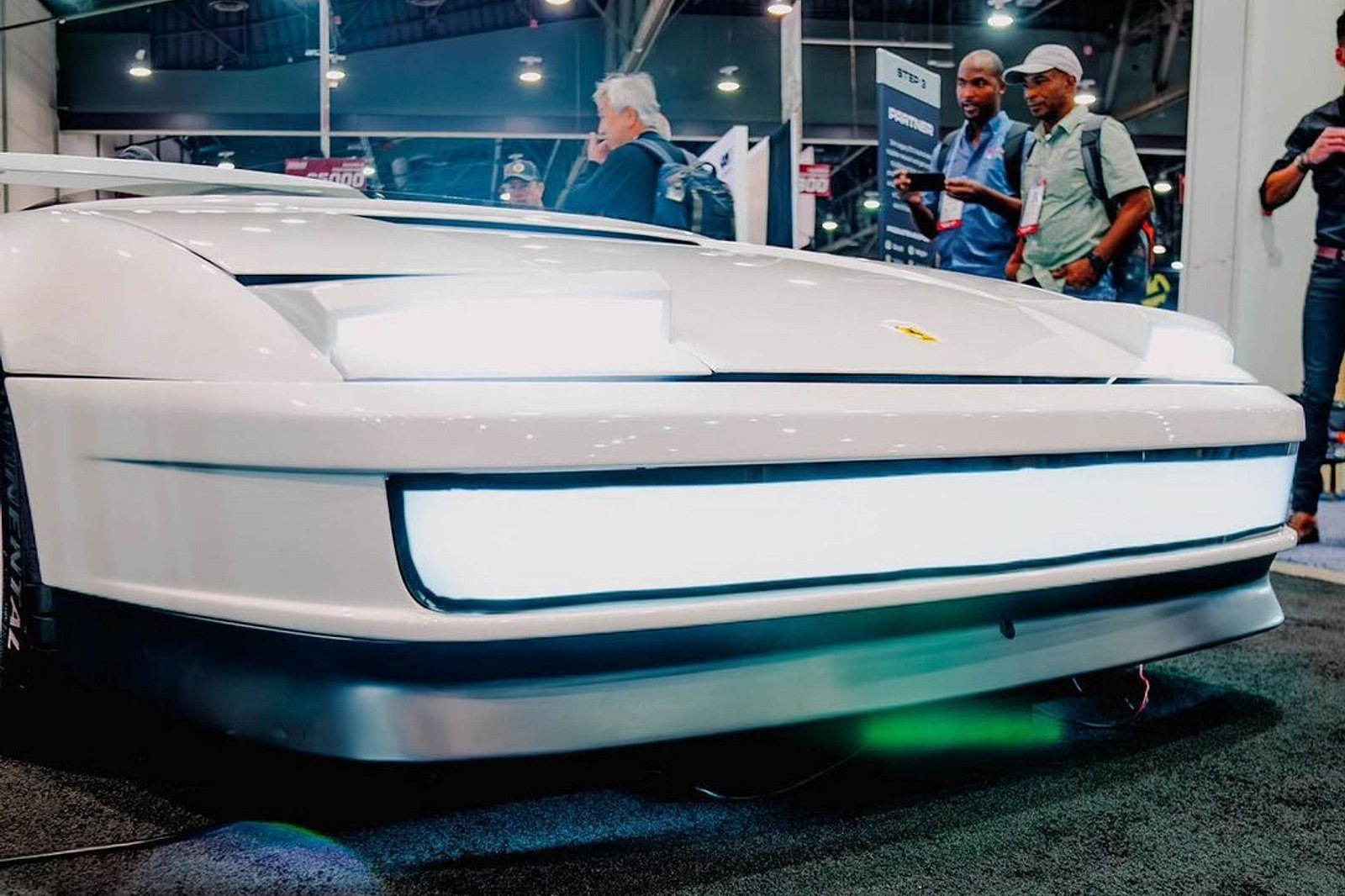 Gas Monkey Garage прибыл на SEMA со спорным Ferrari Testarossa — DRIVE2