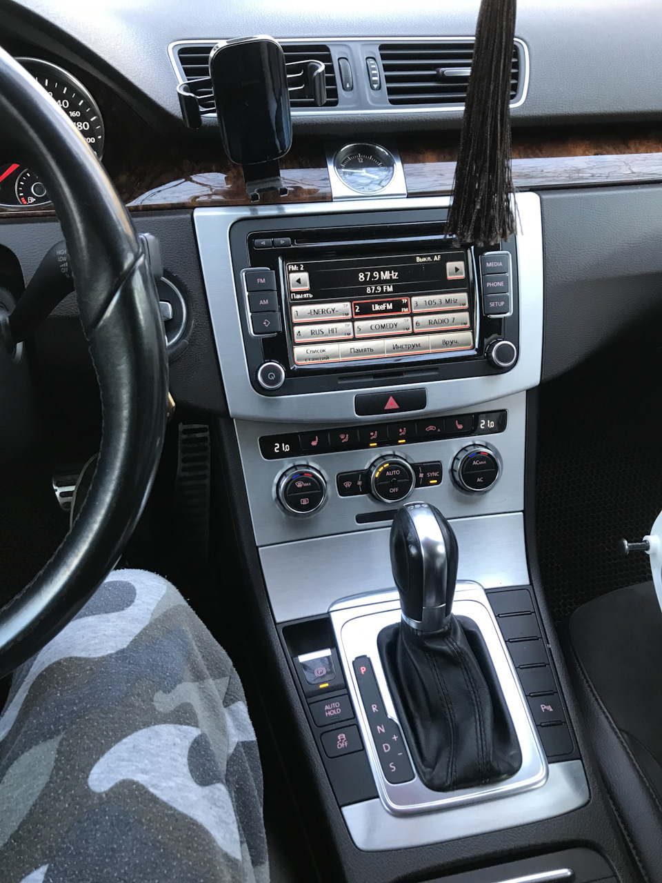 Замена штатной магнитолы — Volkswagen Passat Variant (B7), 1,8 л, 2011 ...