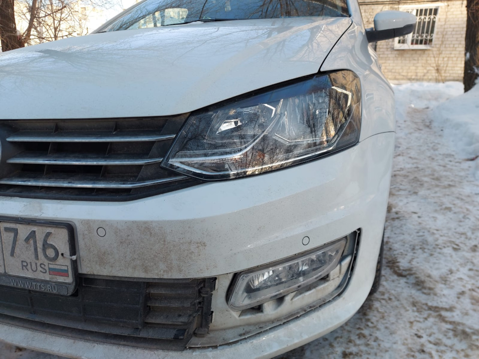 Вторая, третья(перегоревшие лампочки) — Volkswagen Polo Sedan, 1,6 л ...
