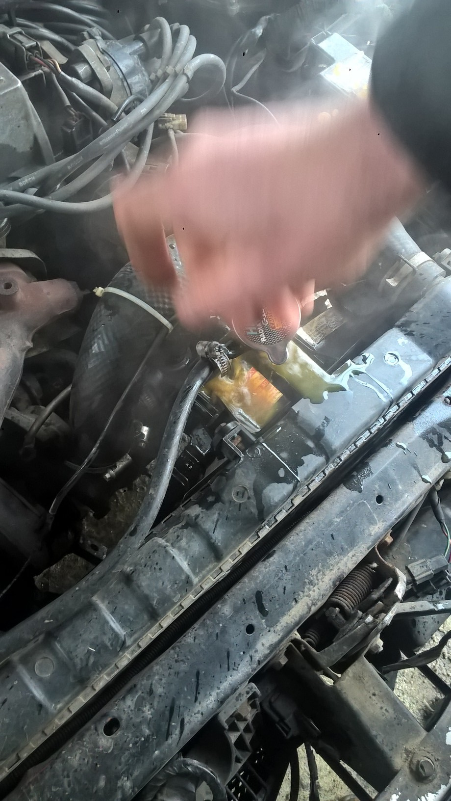 Замена задних амортизаторов — Lada Приора седан, 1,6 л, 2017 года ...
