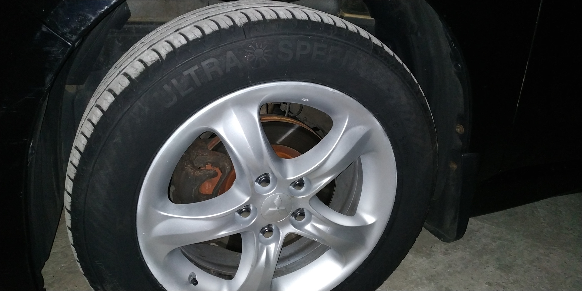 Резина на лето R17. СЕРЕДНЯЧЕК — Mitsubishi Grandis, 2,4 л, 2007 года ...