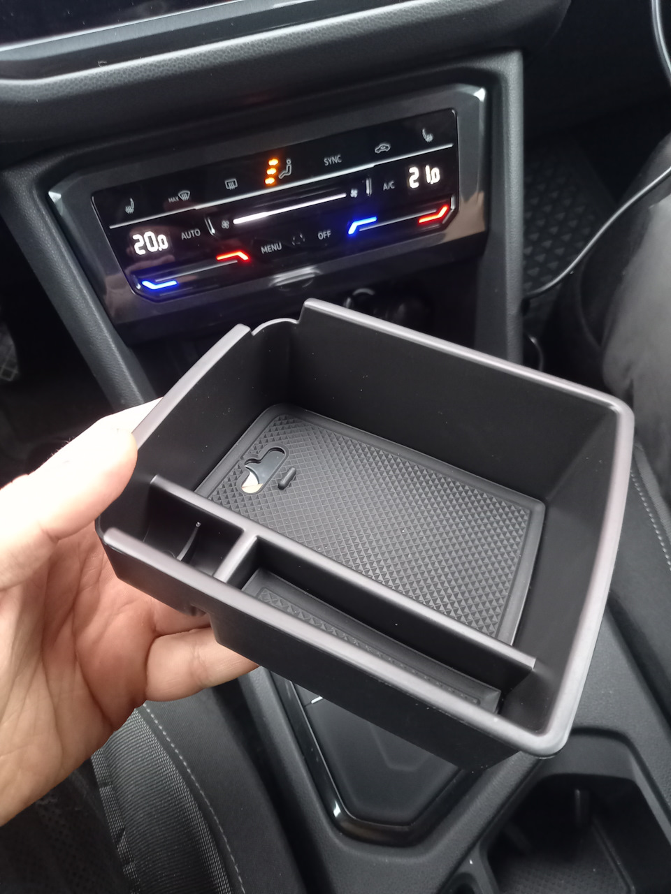 Органайзер в подлокотник — Volkswagen Tiguan (2G), 1,4 л, 2021 года ...