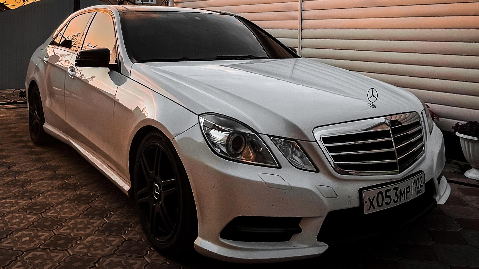 Mercedes-Benz E-Class (W212) 1.8 бензиновый 2012 | White power на DRIVE2