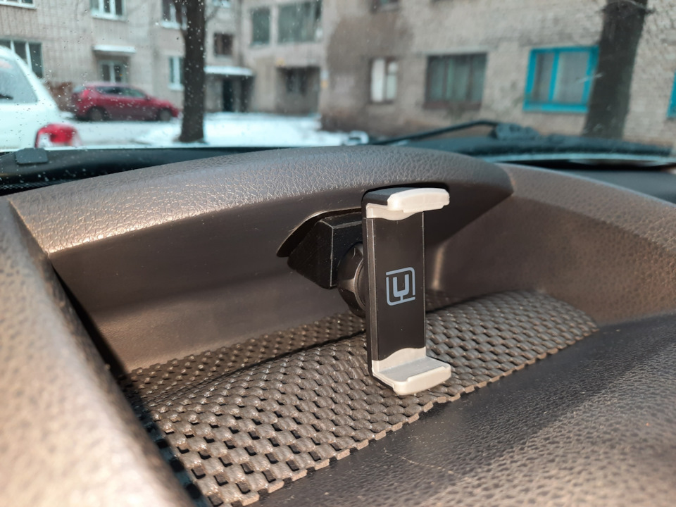 Крепление навигатора — Renault Duster (1G), 1,6 л, 2013 года ...