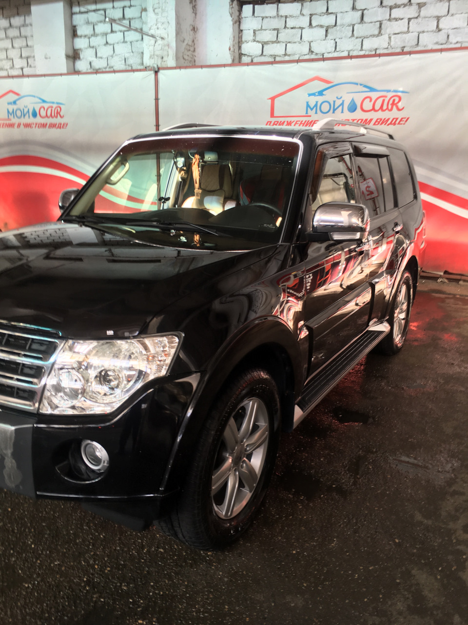 Замена щеток стеклоочистителя — Mitsubishi Pajero (4G), 3,5 л, 2010 ...