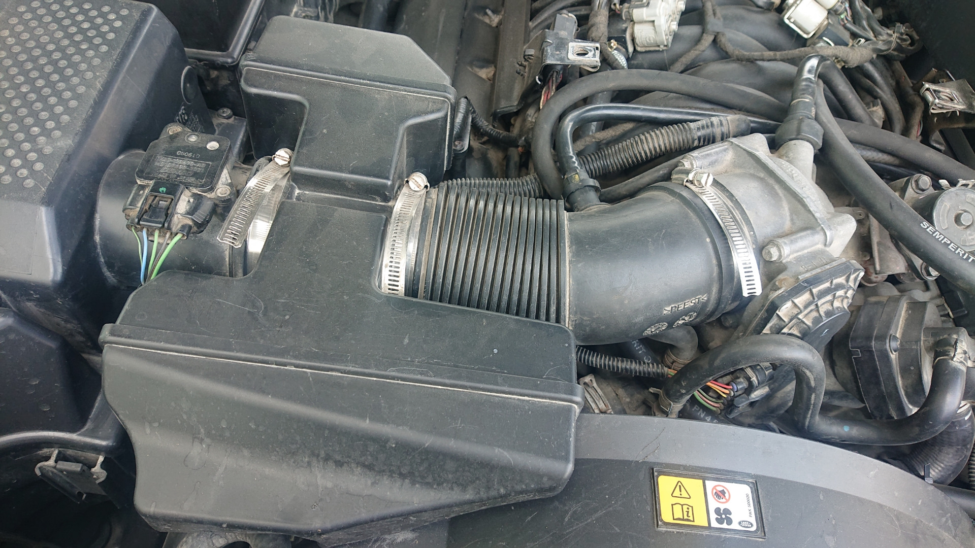 Заменил родной патрубок воздуховода на патрубок от RRS (PHD 500621 ...