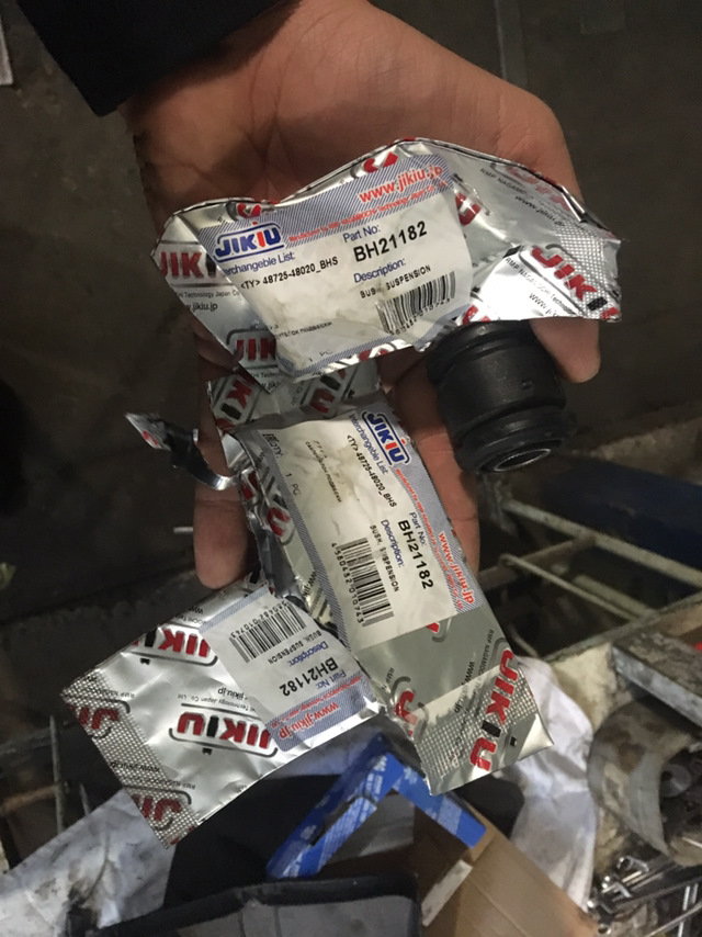 Замена задних сайлентблоков(в цапфе) — Toyota Camry (XV40), 2,4 л, 2006 ...