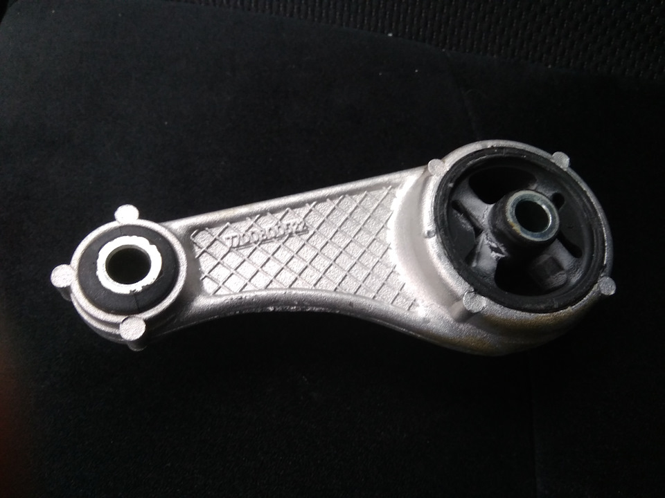 Задняя опора двигателя оригинал — Renault Kangoo (1G), 2 л, 2004 года ...