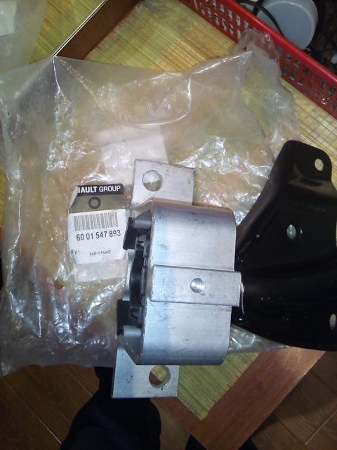 6001547893 Опора двигателя правая RENAULT | Запчасти на DRIVE2