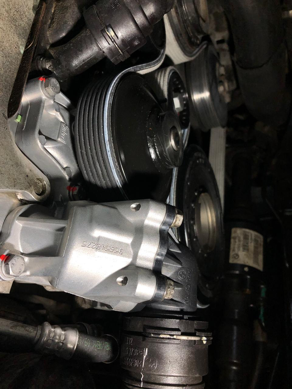 Замена помпы, термостата, шкива коленвала, роликов и ремня — BMW X5 ...