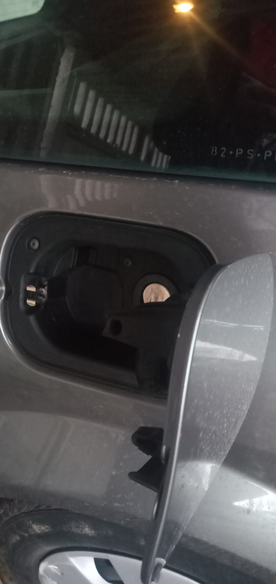 Первый пост лючке бензобака — Renault Megane II, 1,6 л, 2004 года ...