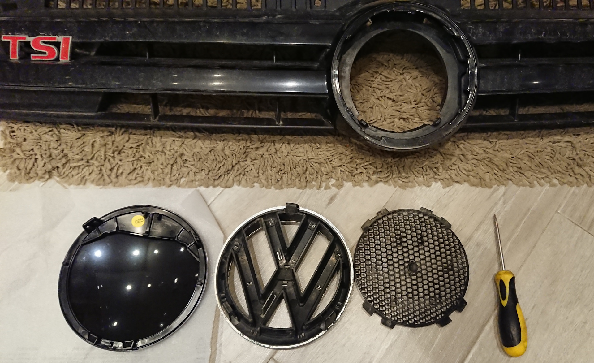 Заменить эмблемы VW — Volkswagen Golf Plus, 1,4 л, 2012 года | тюнинг ...