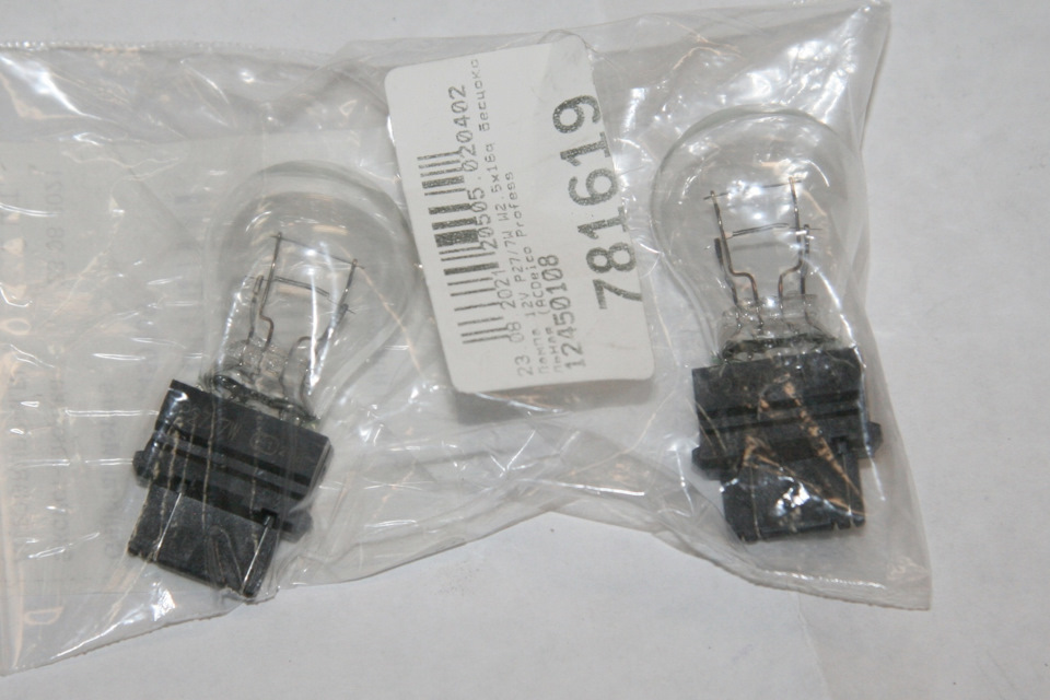 12450108 Лампочка 12V-15W заднего фонаря / Chevrolet Tahoe/Yukon ...