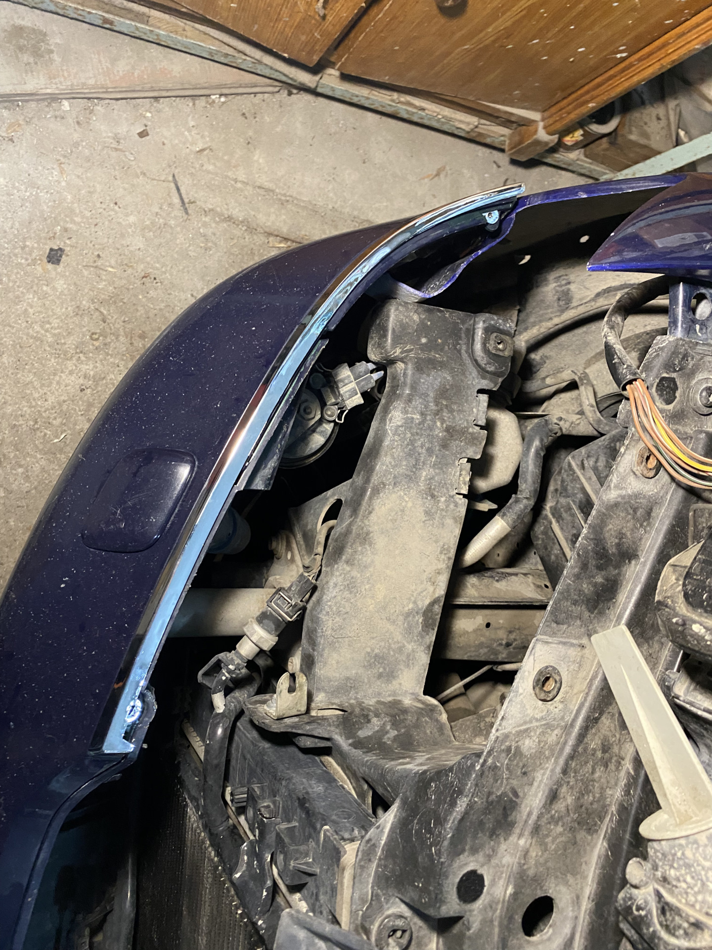 Замена ресничек фар — Audi A6 (C5), 1,8 л, 2001 года | своими руками ...