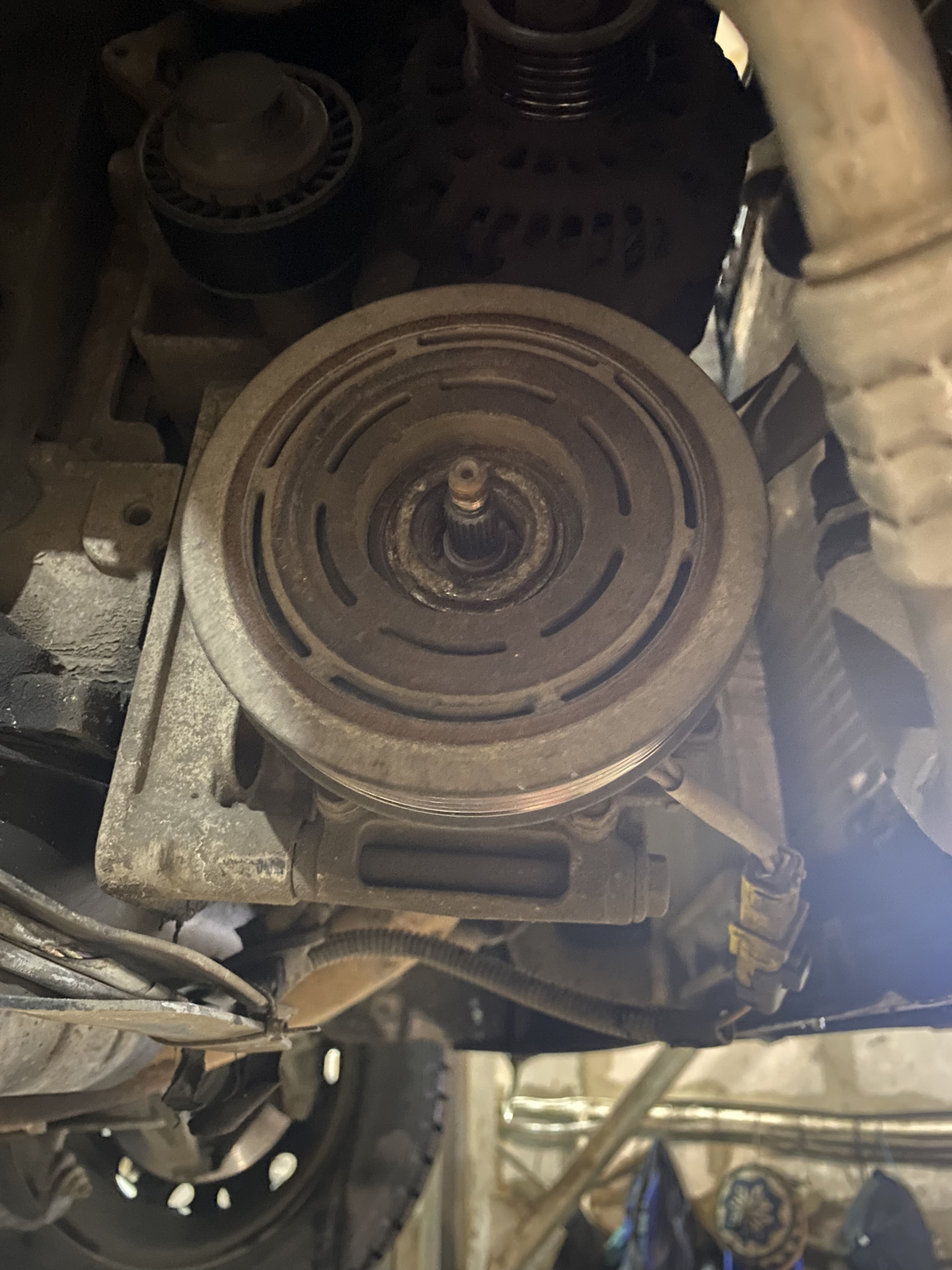 Ролики, подшипник кондиционера — Peugeot 206, 1,4 л, 2008 года ...