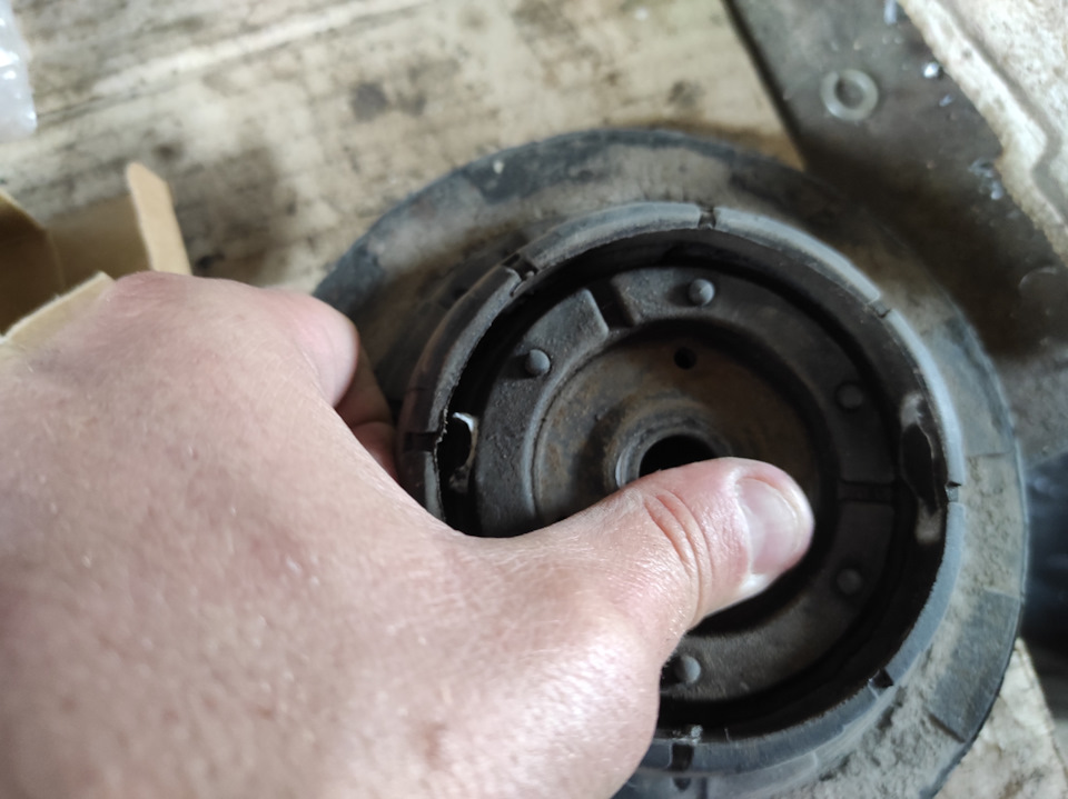 Замена опорного подшипника и опоры. — Volkswagen Transporter T5, 1,9 л ...