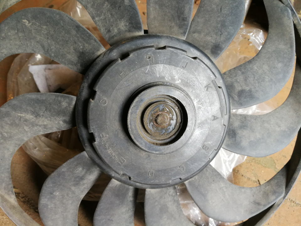 1H0959455J Вентилятор радиатора (250/80Watt- 303mm) / VW 1.6-2.0 91 ...